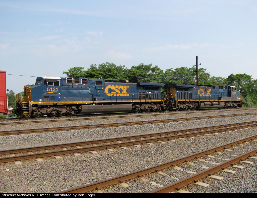 CSX CW44AH 5121 and 5118